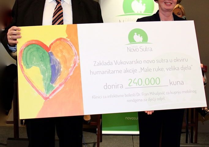 Male ruke, velika djela: rendgen uređaj za bolnicu "Dr.Fran Mihaljević ...